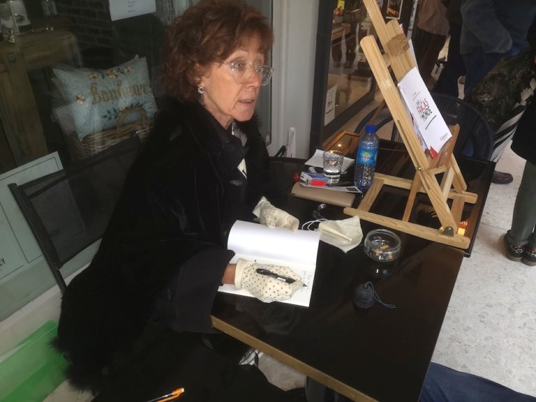 Pour Anne Soy, "Dans le fracas du monde", la poésie résonne en nous ...